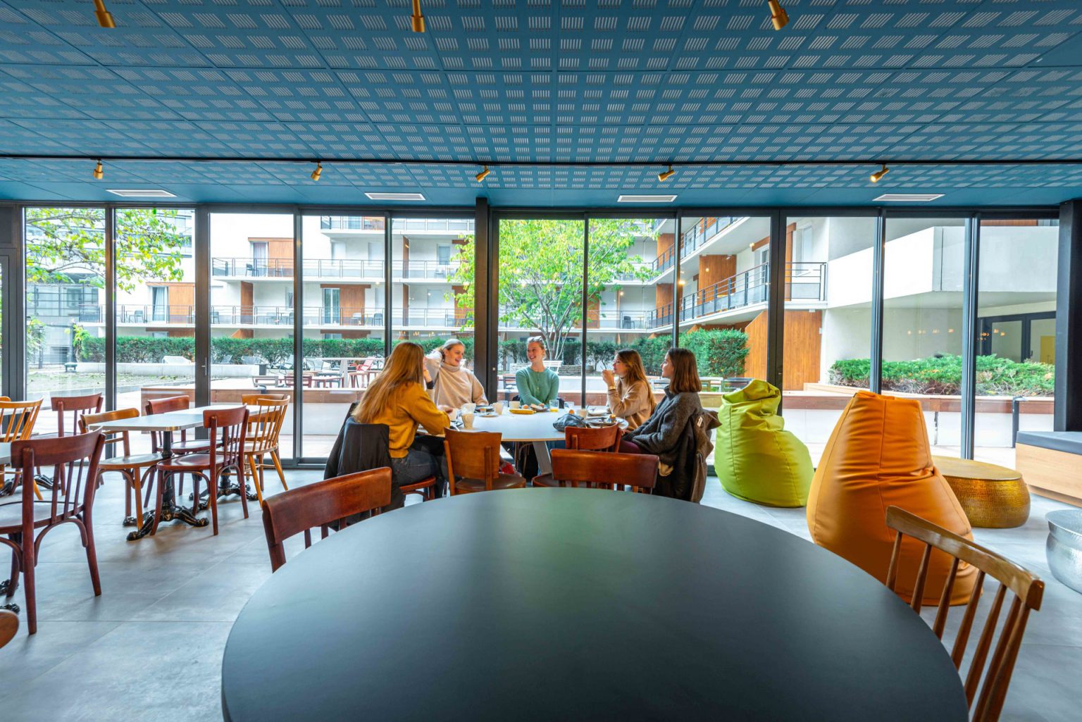Le Hüb Un Nouveau Mode De Vie Coliving Bar Events