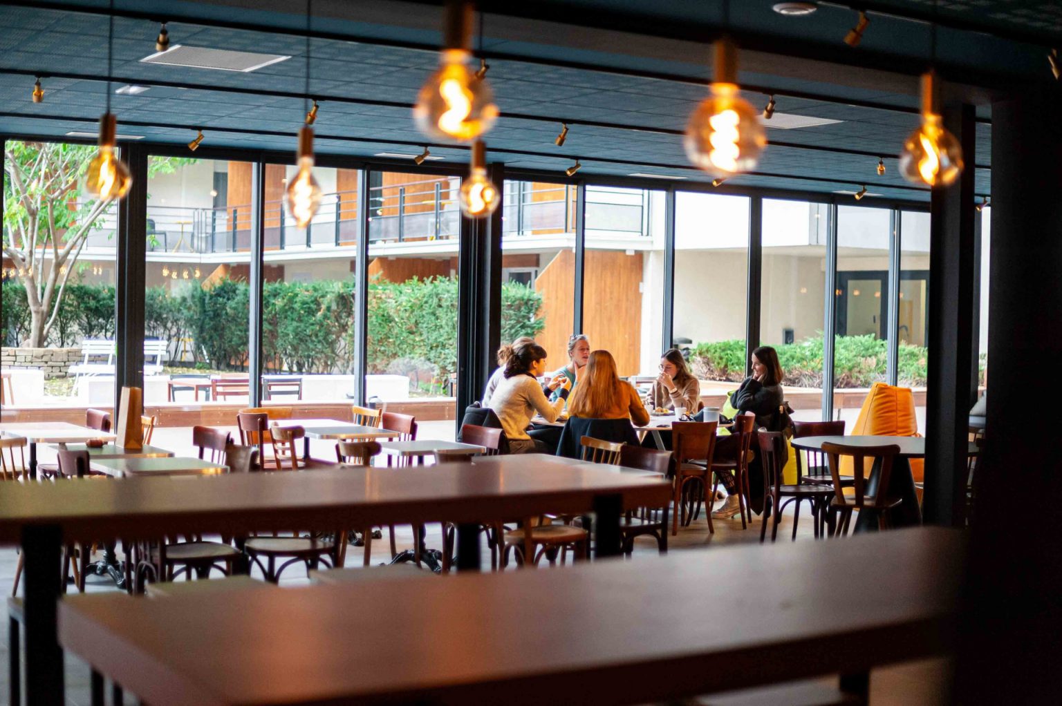 Le Hüb Un Nouveau Mode De Vie Coliving Bar Events
